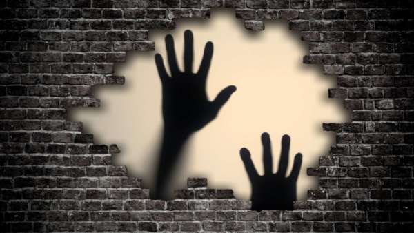 We’re Trapped! 7 YA Thrillers Featuring Captive Protagonists